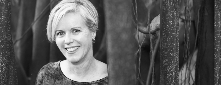 » Exclusive Sally PiperThe Booktopian