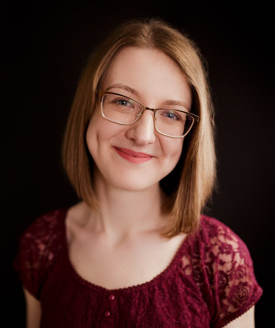 » Ten Terrifying Questions with Laura Purcell!The Booktopian